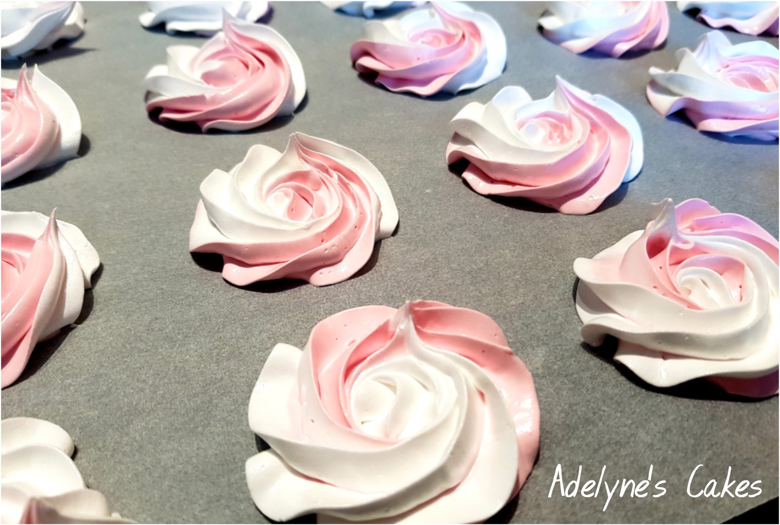 Roses en meringue italienne - Adelyne's Cakes