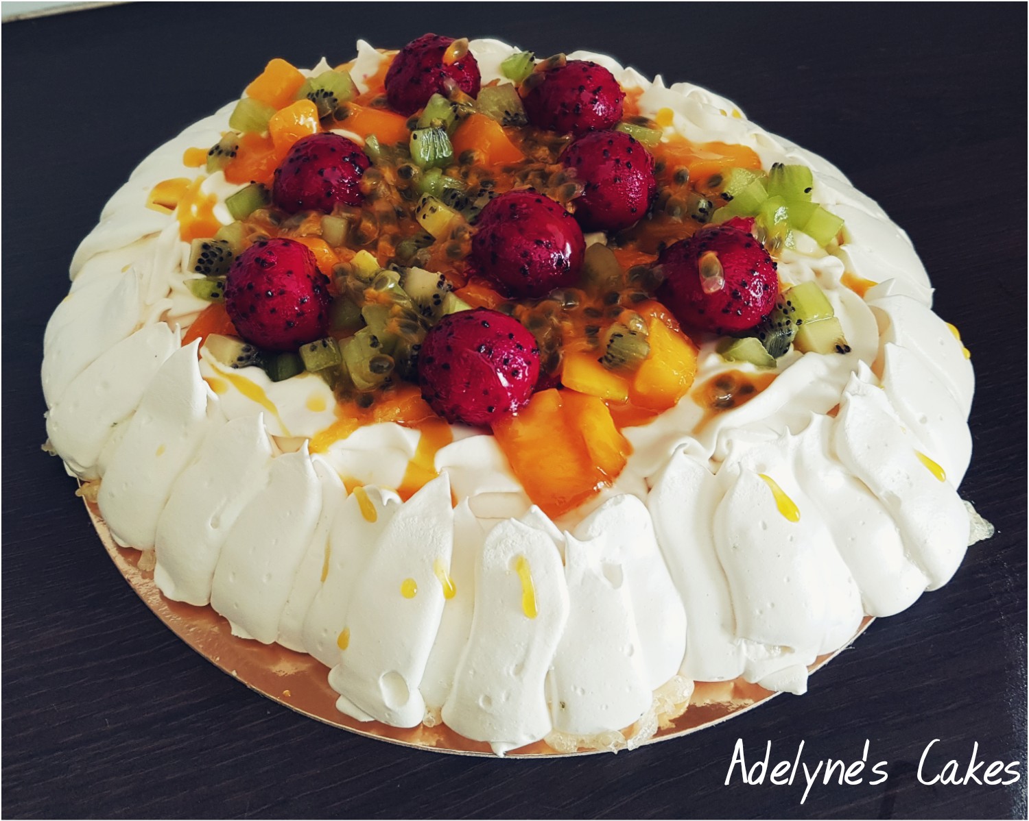Pavlova fruits exotiques - Adelyne's Cakes